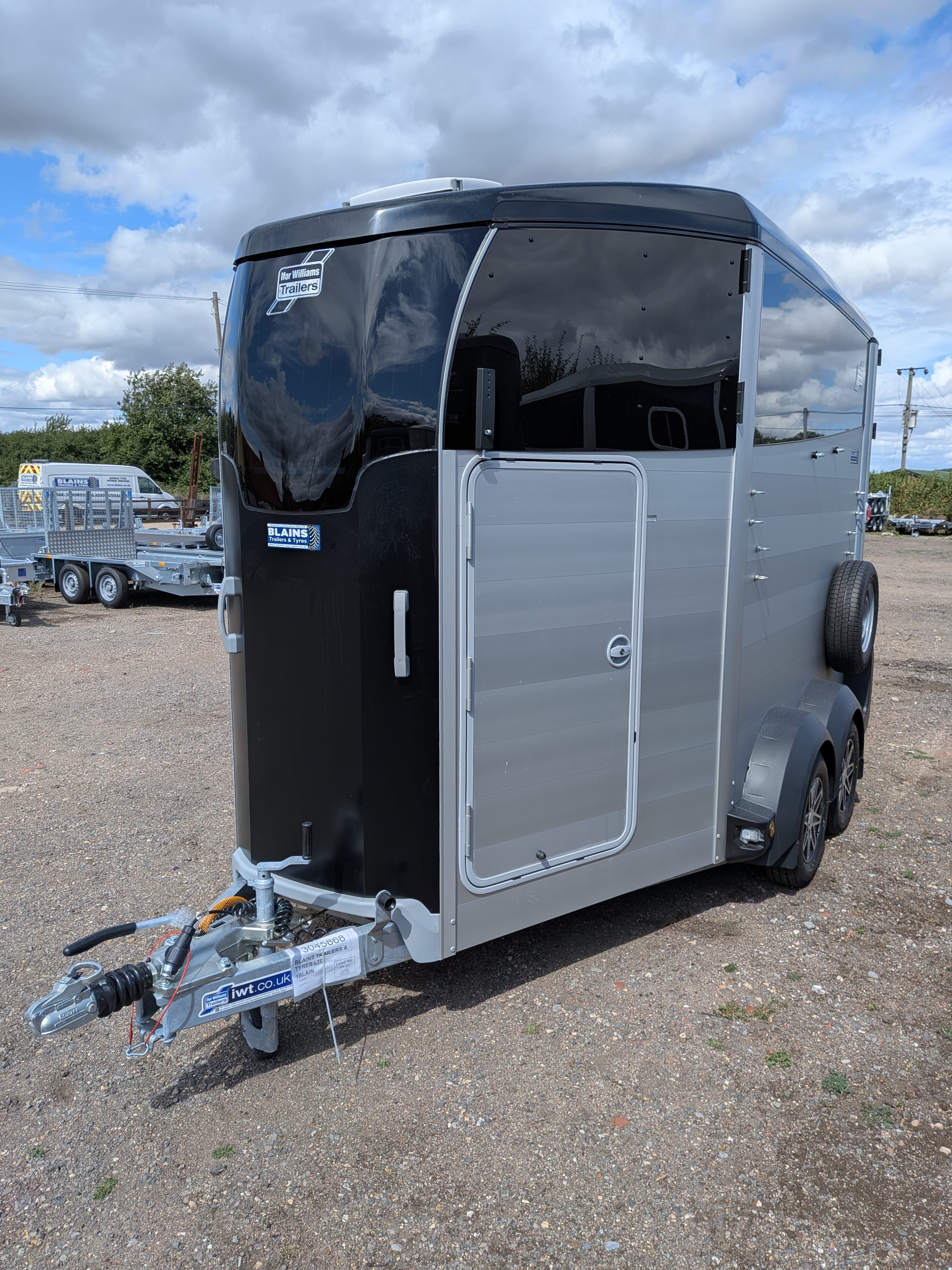 Ifor Williams HBX511 Horse Trailer – Blains Trailers & Tyres